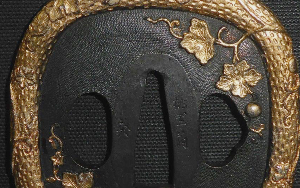 Great size Japanese signed Tsuba leabes gold for sale japonesa en venta