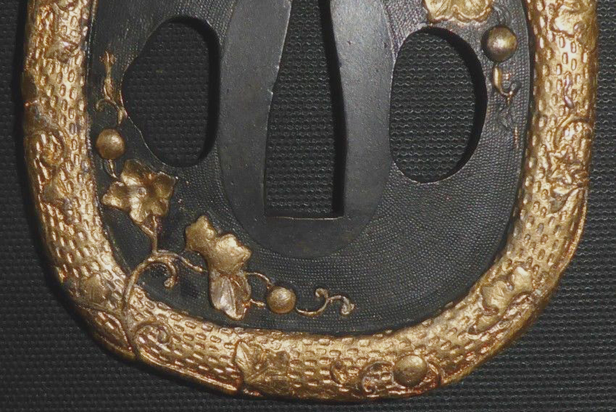 Great size Japanese signed Tsuba leabes gold for sale japonesa en venta