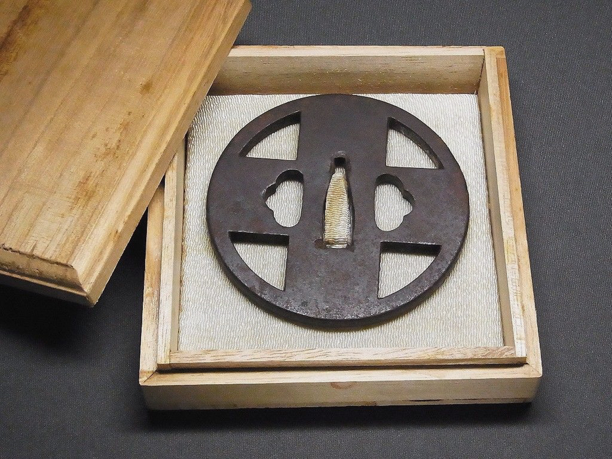 Christian Kirishitan Japanese Meiji Tsuba for sale japonesa en venta